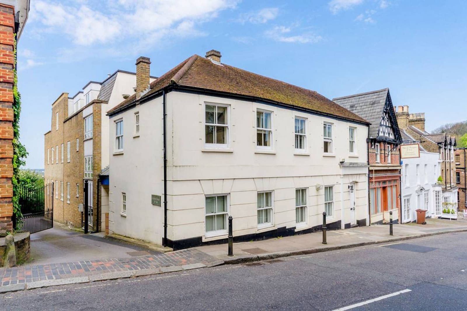 Living in Colindale - Area Guide | Foxtons