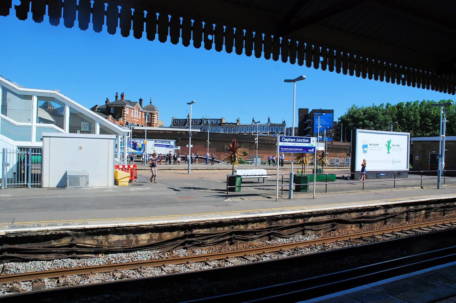 Living in Sw11 - Area Guide | Foxtons