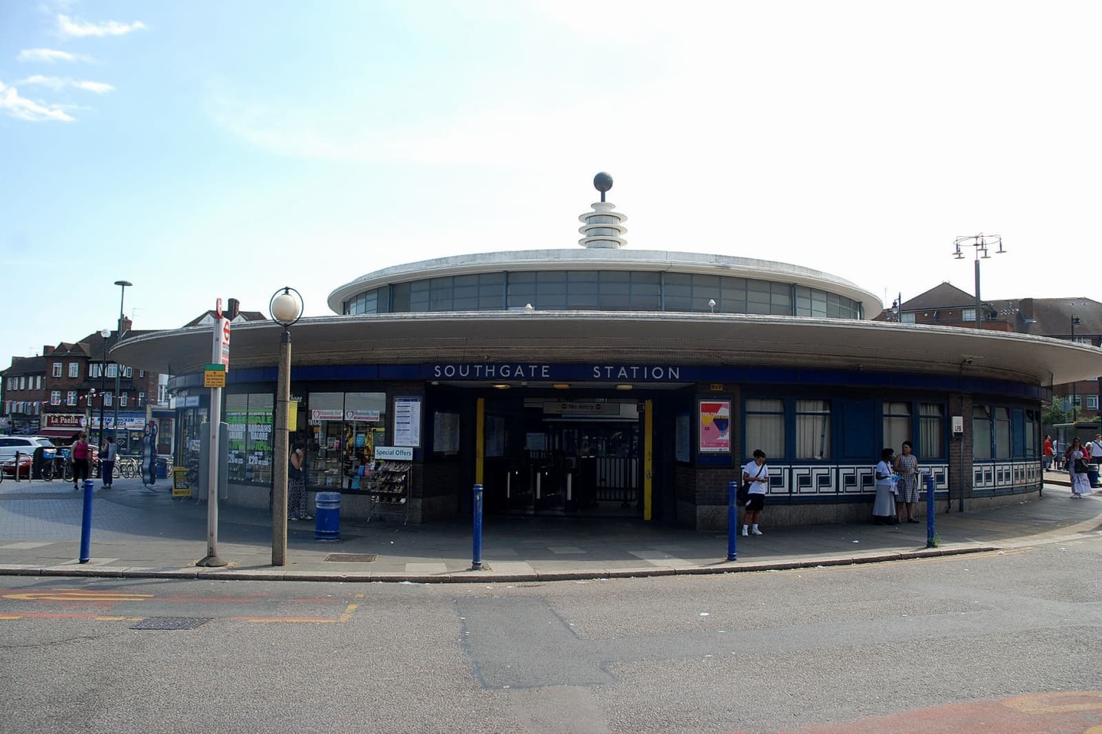Living in N14 - Area Guide | Foxtons