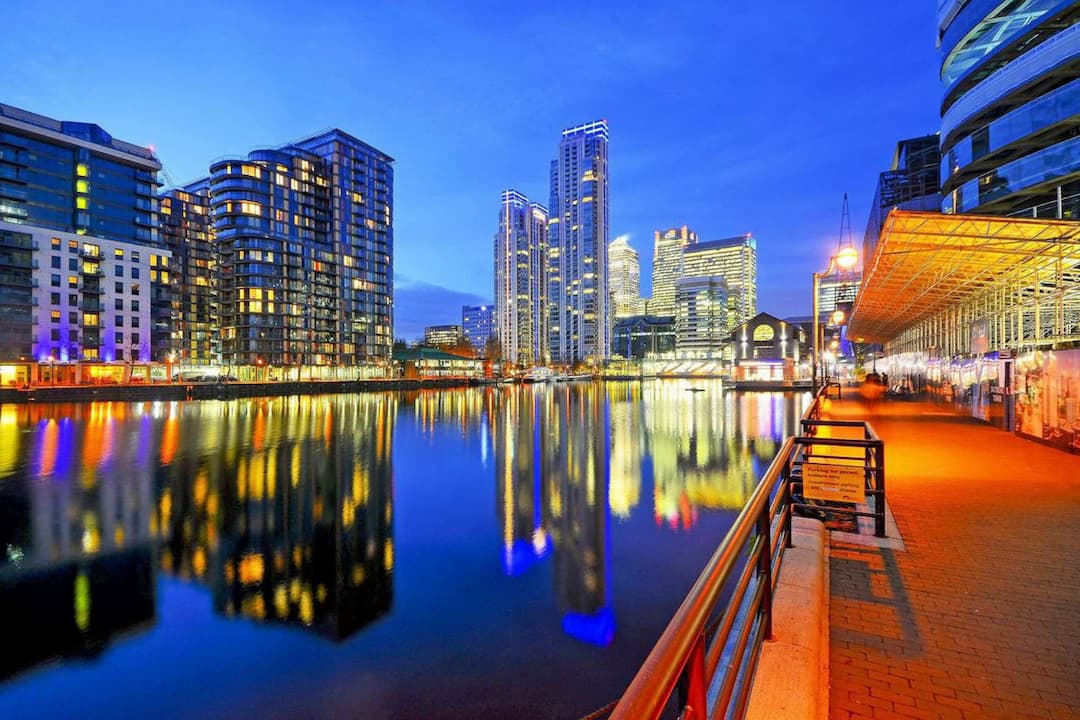 Living in E14 - Area Guide | Foxtons