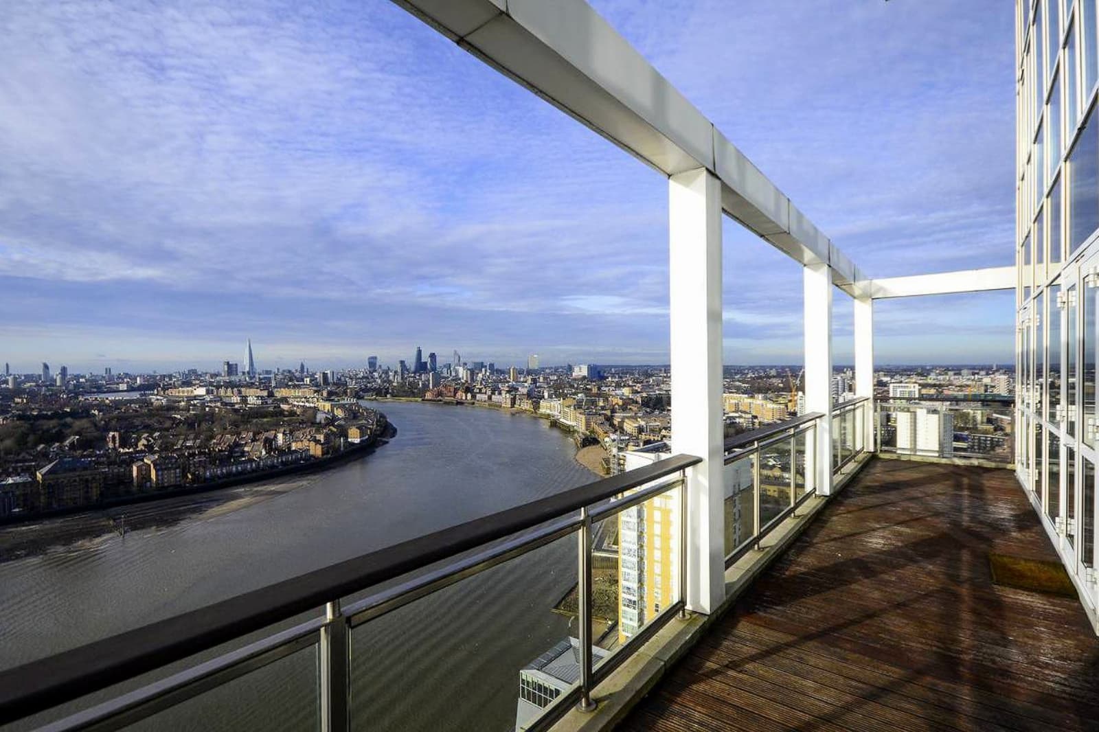 Living in E14 - Area Guide | Foxtons