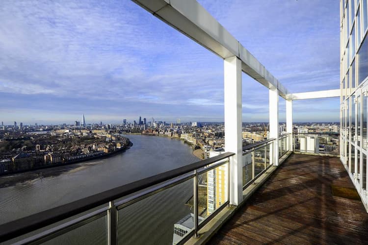 Living in E14 - Area Guide | Foxtons