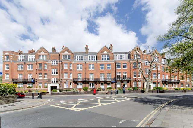 Living in Nw9 - Area Guide | Foxtons