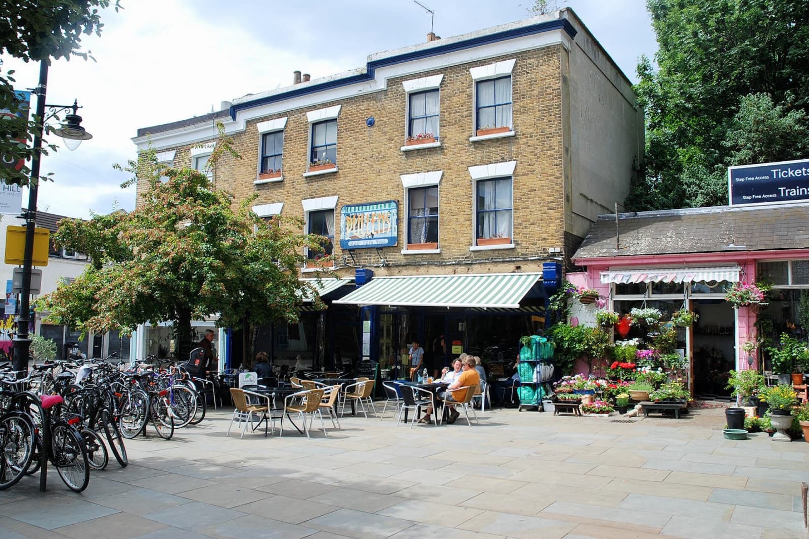 Living in Se27 - Area Guide | Foxtons