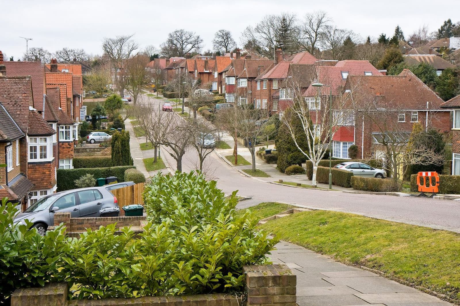 Living in Nw9 - Area Guide | Foxtons
