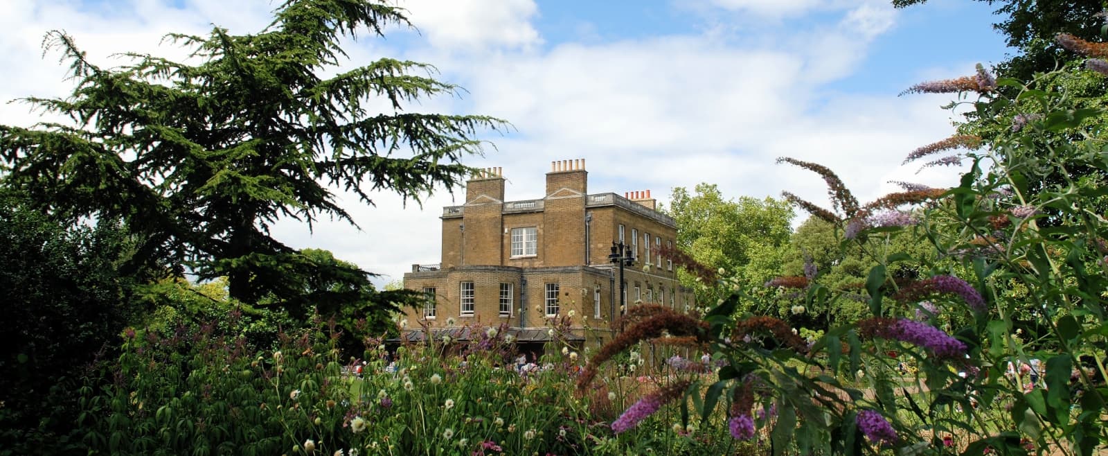 Living in N16 - Area Guide | Foxtons